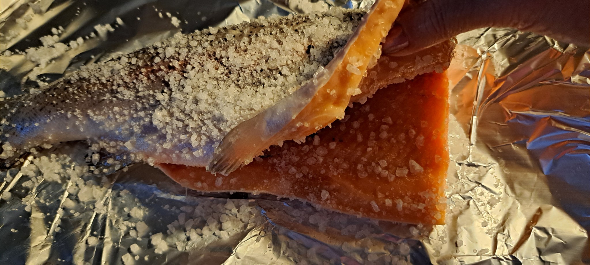 KOTIRUOKA. KALA RUOKA. Suomalainen KIRJOLOHI. SAVUSTETTUNA, Uunissa ...