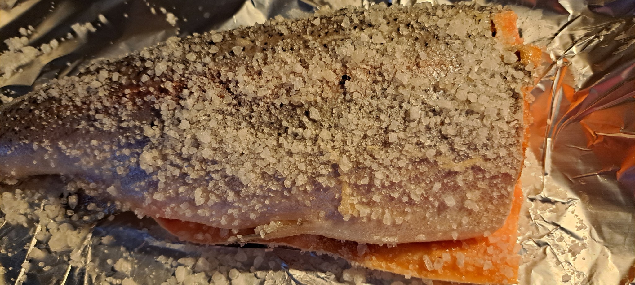 KOTIRUOKA. KALA RUOKA. Suomalainen KIRJOLOHI. SAVUSTETTUNA, Uunissa ...
