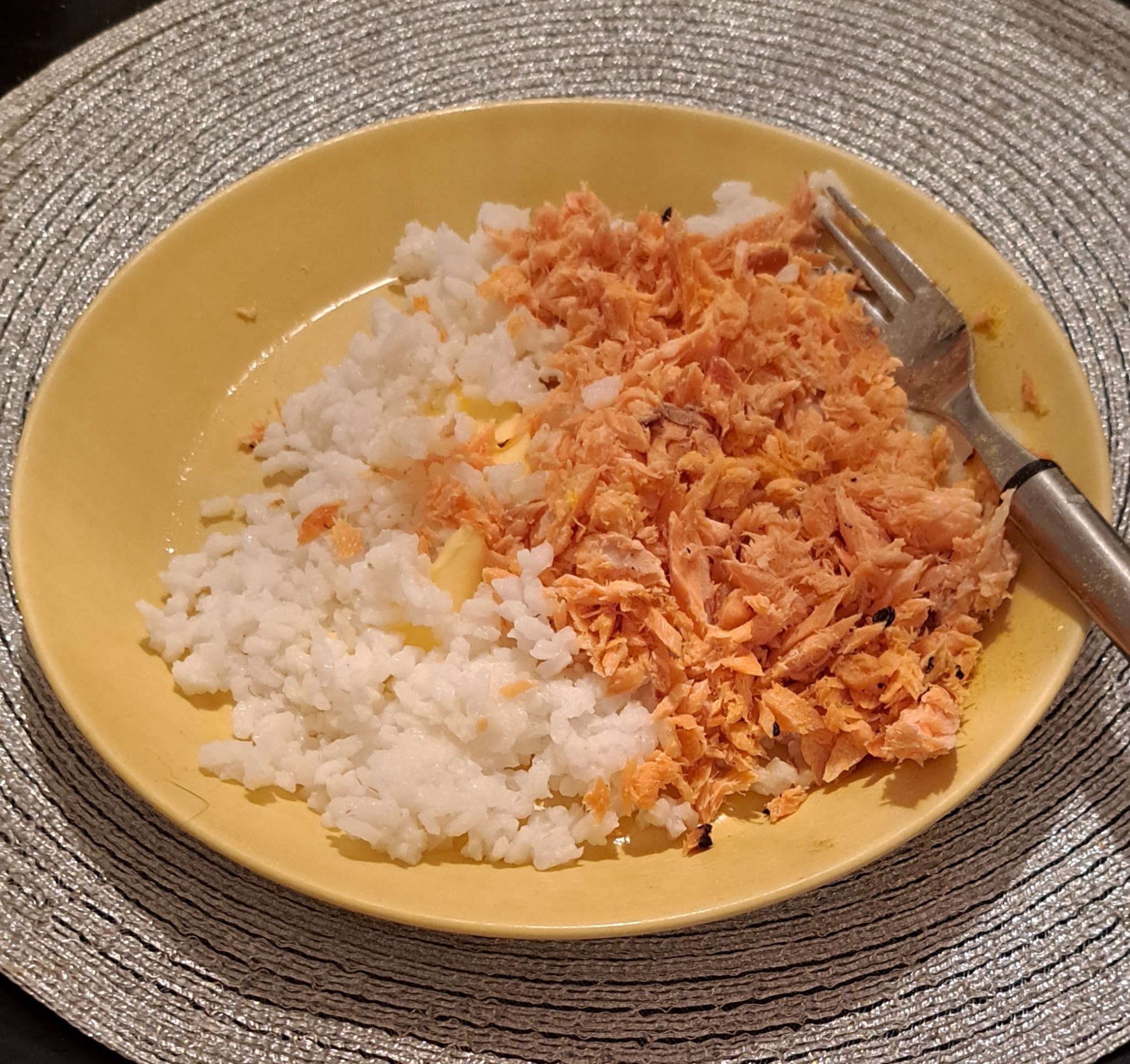 KOTIRUOKA. KALA RUOKA. Suomalainen KIRJOLOHI. SAVUSTETTUNA, Uunissa ...