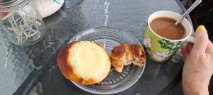 KOTI&LEIVONTA. LEIVONNAISET PÄÄSIÄINEN 2025…KAHVIPÖYTÄ ja RUOKAPÖYTÄ ...